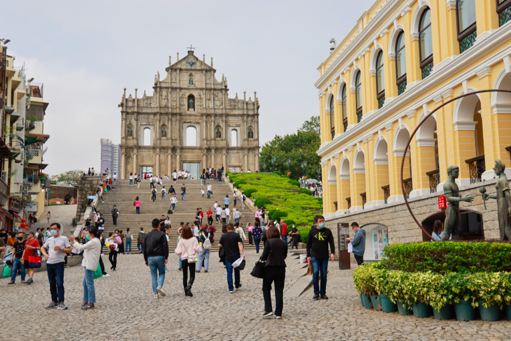 Labor shortage and rising costs threaten Macau's recovery | AGB