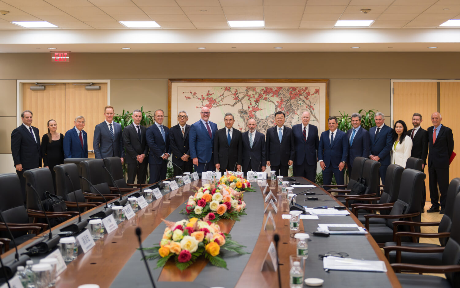 US-China business group meets Wang Yi, with Wynn CEO among participants ...